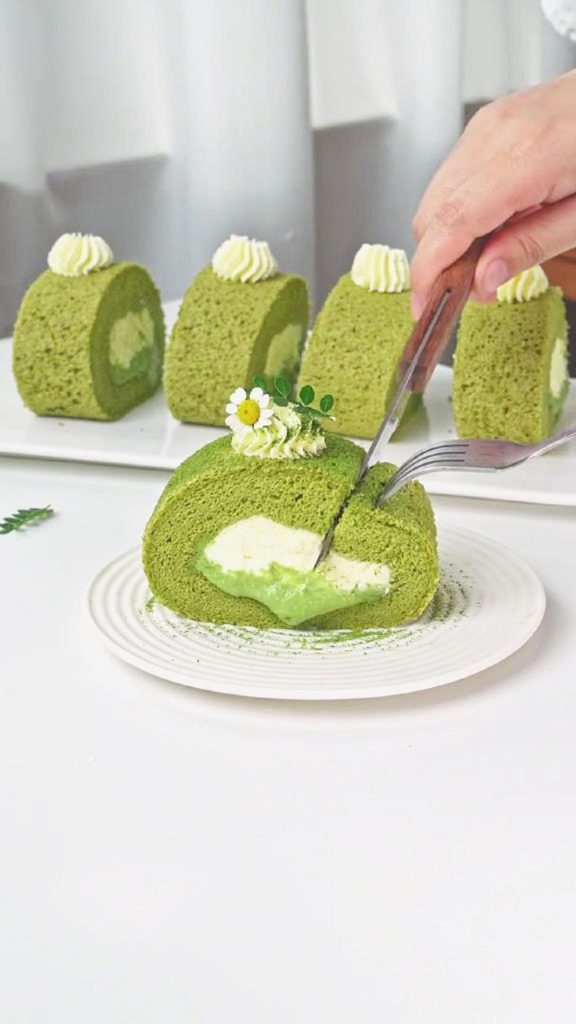 Matcha Swiss Roll Recipe - Cafe Deluxe