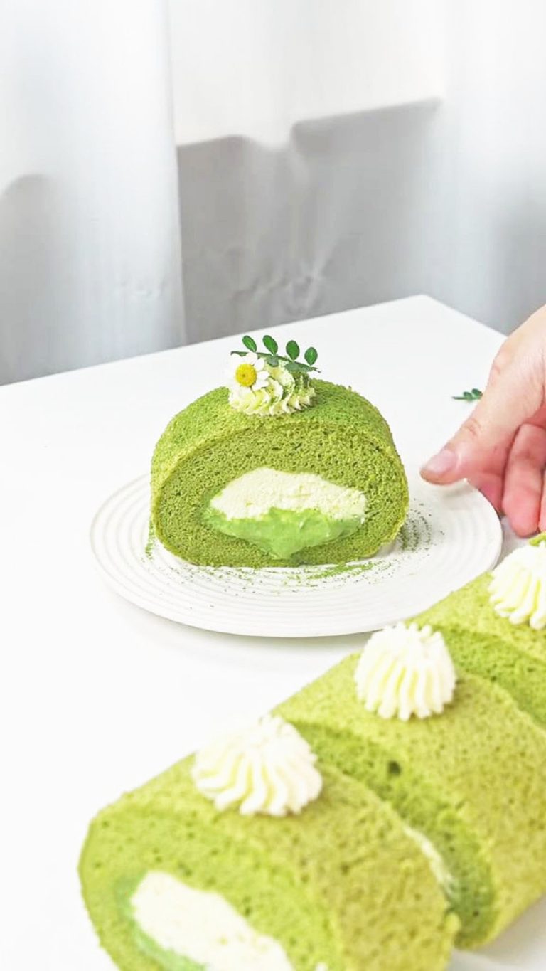 Matcha Swiss Roll Recipe - Cafe Deluxe