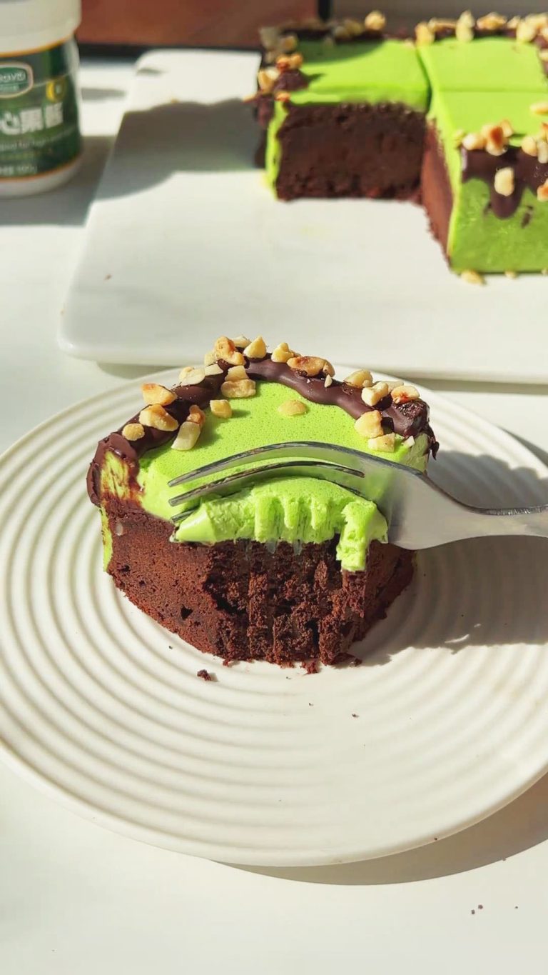 Pistachio Brownies Recipe - Cafe Deluxe