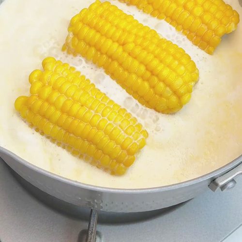 The Best Milk-Boiled Corn Recipe (Best Way to Cook Corn on the Cob ...