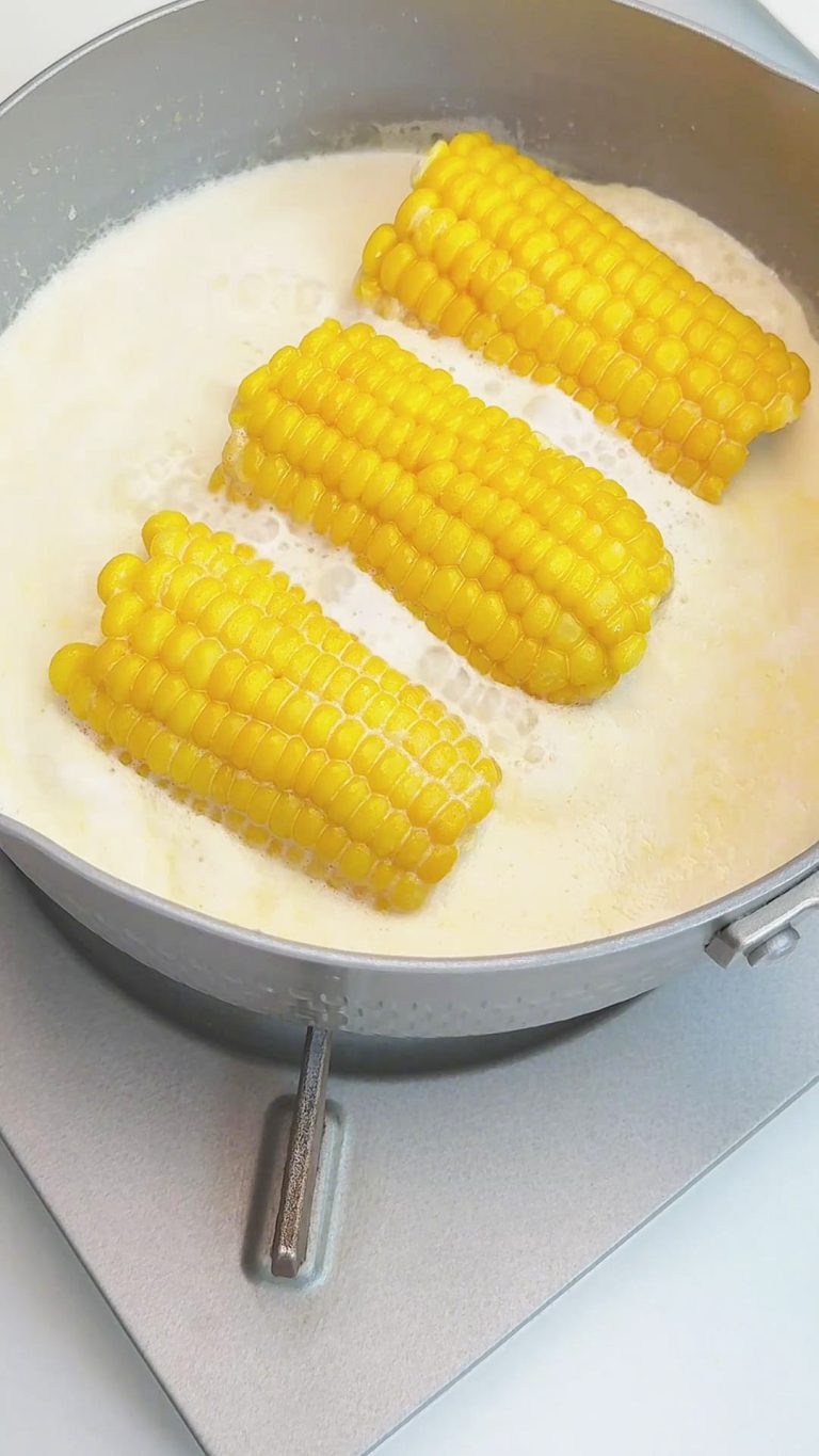 The Best Milk-Boiled Corn Recipe (Best Way to Cook Corn on the Cob ...