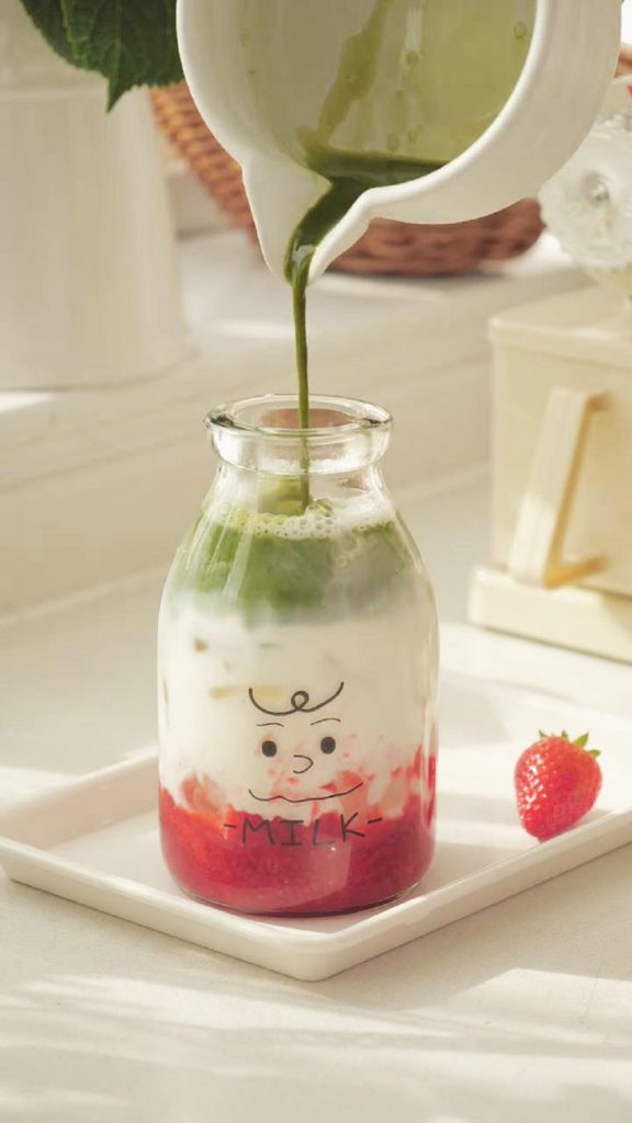 Easy Strawberry Matcha Latte - Cafe Deluxe