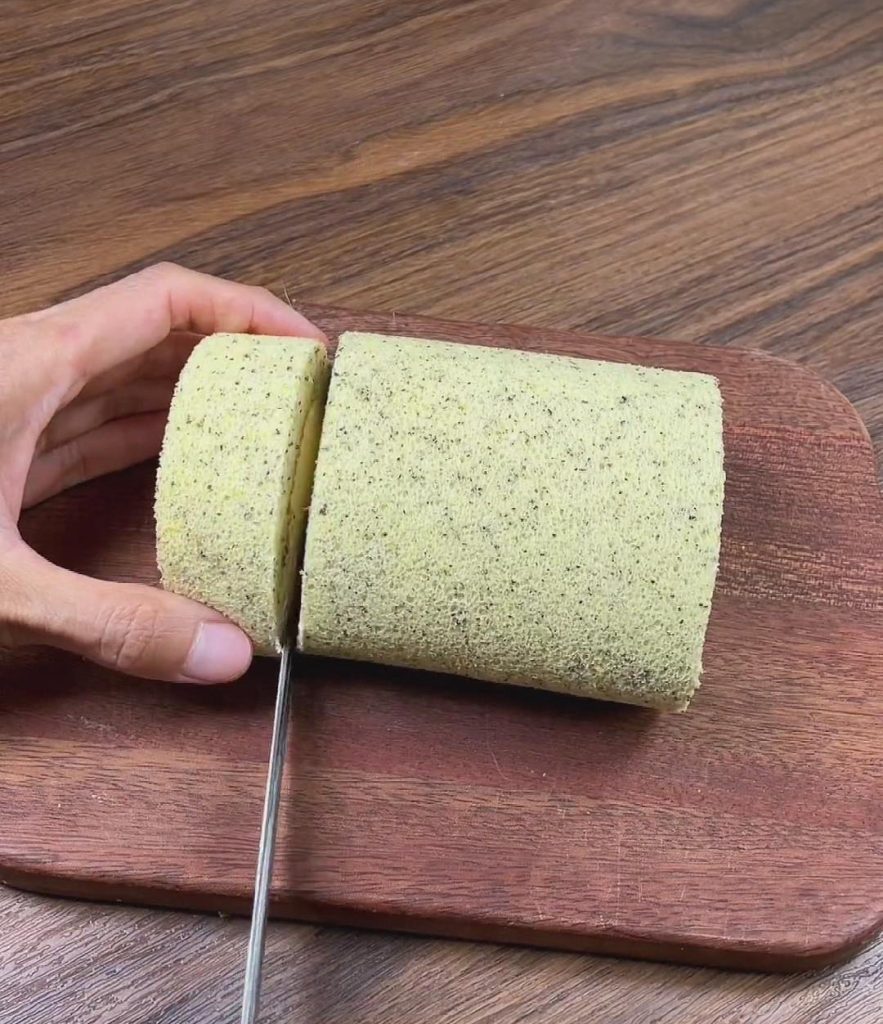 Perfect Swiss Roll Cake Recipe - Cafe Deluxe